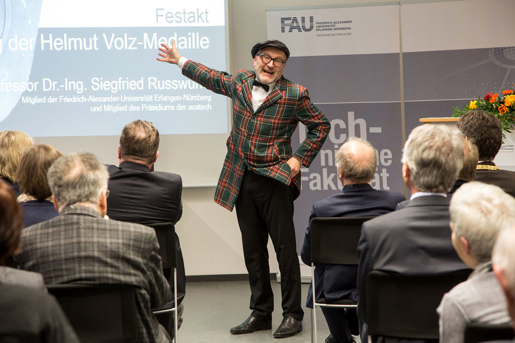 Prof. Russwurm erhält Helmut Volz-Medaille - Technische Fakultät